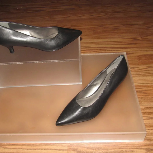 Trotters | Shoes | Trotters Black Pointed Toe Kitten Heels Slipon ...